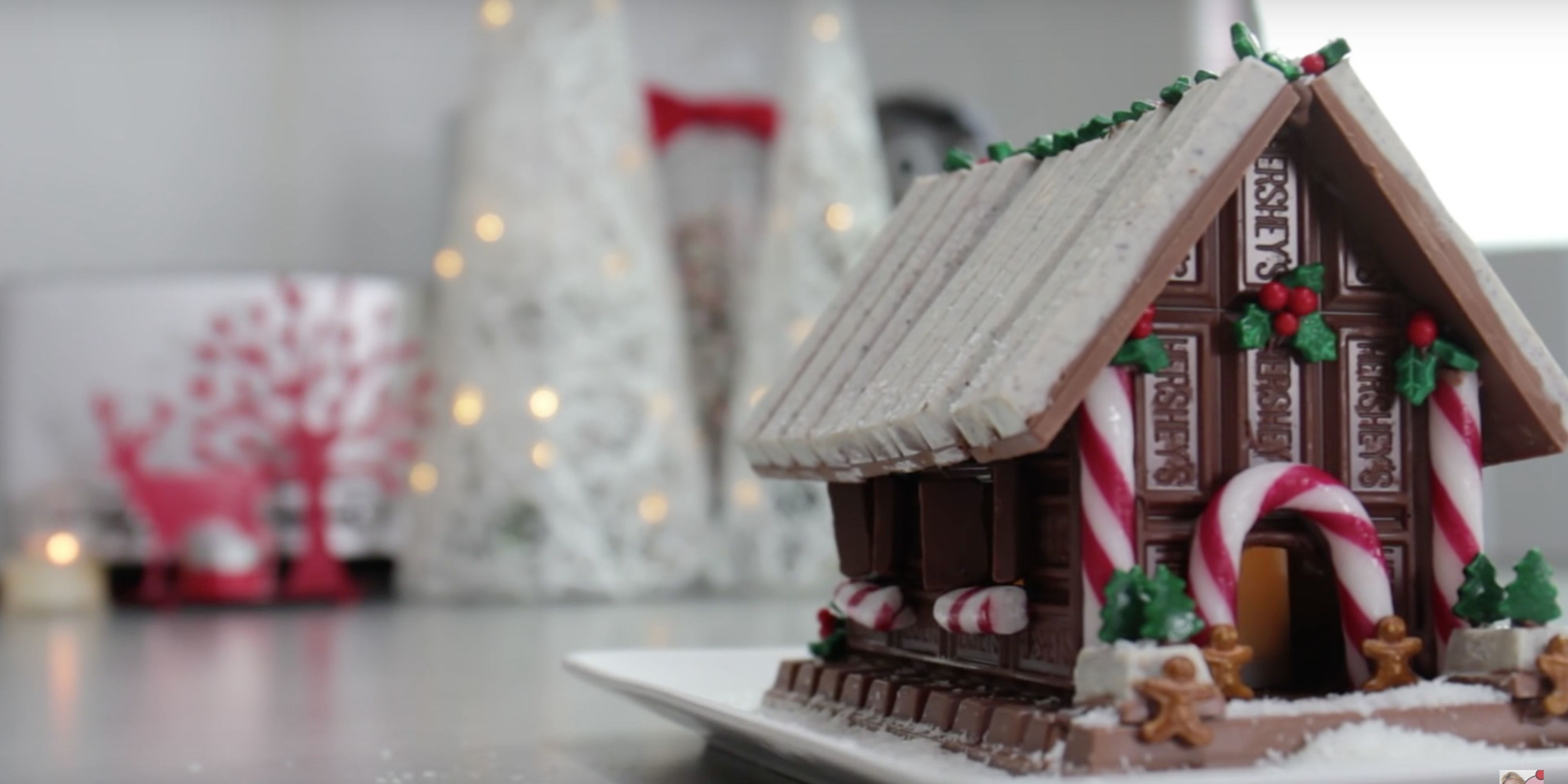 Candy Cabin Gingerbread House NESTLE KIT KAT CABIN BUILDING KIT 829g